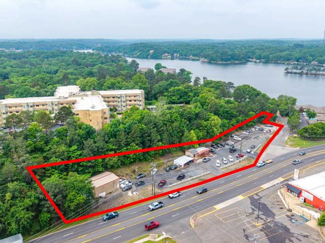 2711 Albert Pike