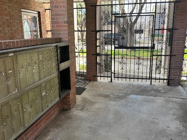 2711 Briarhurst Dr, Unit 3, Houston, TX 77057 | MLS #28217 | Compass