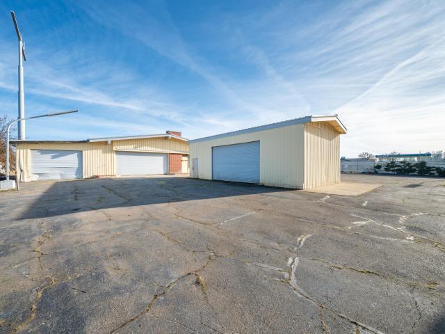 2711 Cascade Boulevard