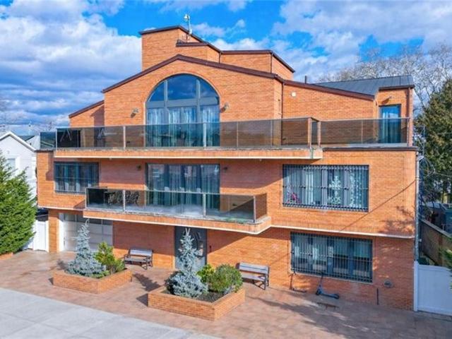 2711 E 26th St, Brooklyn, NY 11235