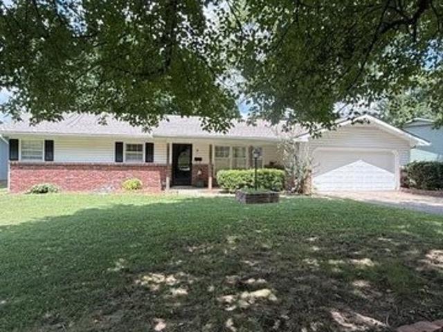 2711 S Claremont Ave, Springfield, MO 65804