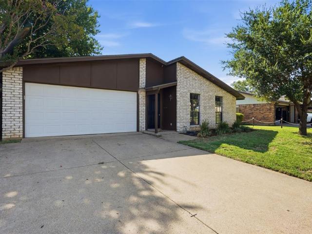 2711 Treeview Drive
