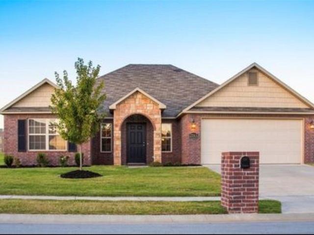 2711 Whispering Woods Ct, Lowell, AR 72745