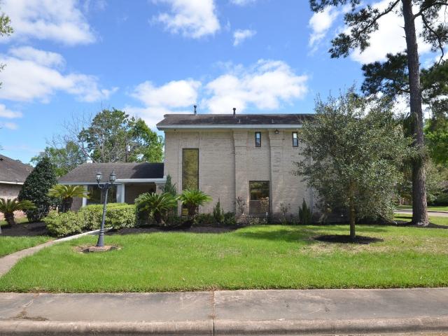2711 Williamsburg Drive