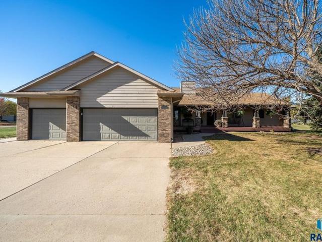 27121 Morning Glory Ave, Harrisburg, SD 57032