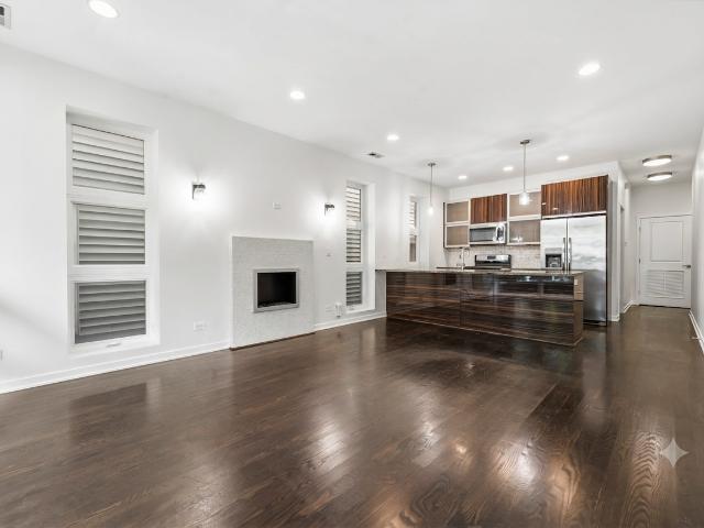 2712 N Artesian Avenue # 2
