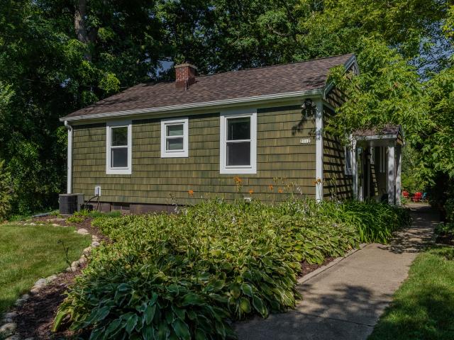 2712 Nagawicka Ave