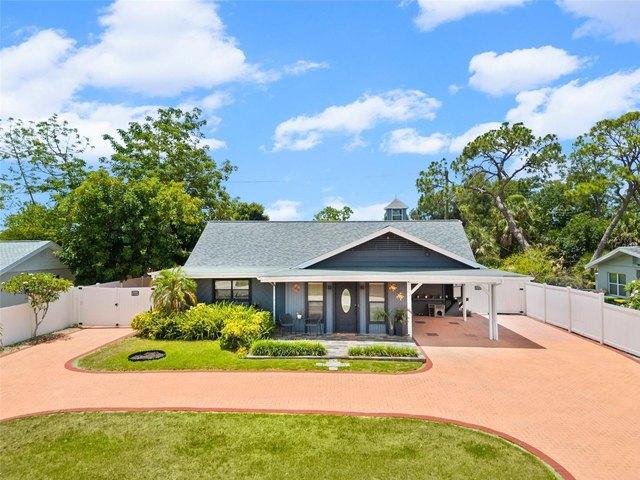 2712 Nancy St, Sarasota, FL 34237