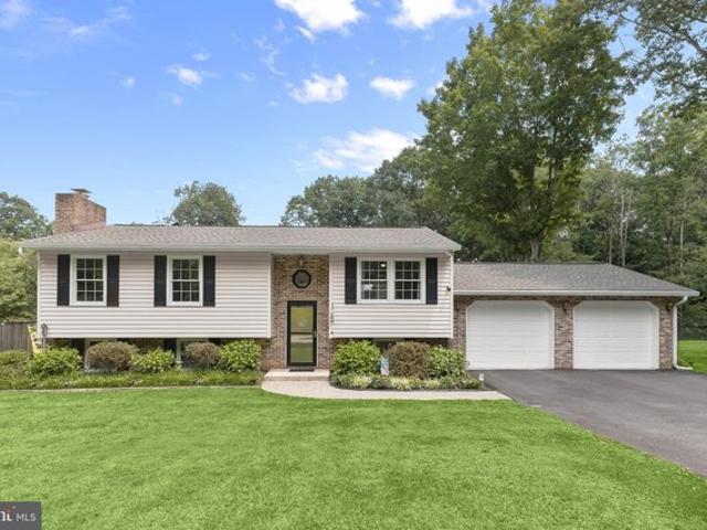 2712 Overview Rd, Hampstead, MD 21074