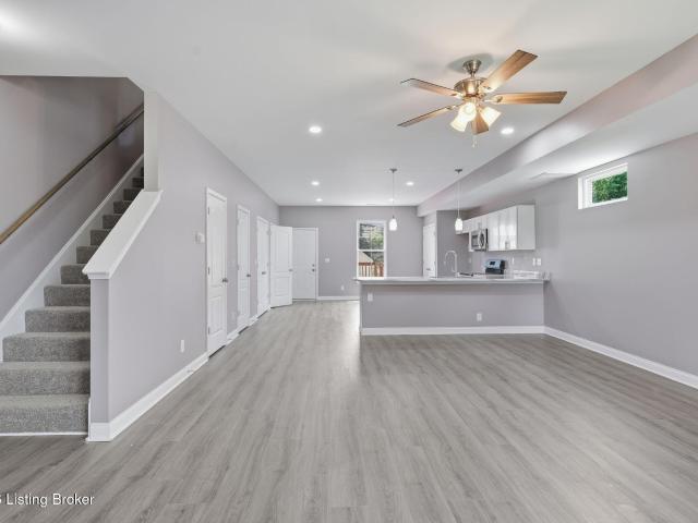 2712 Lindsay Ave