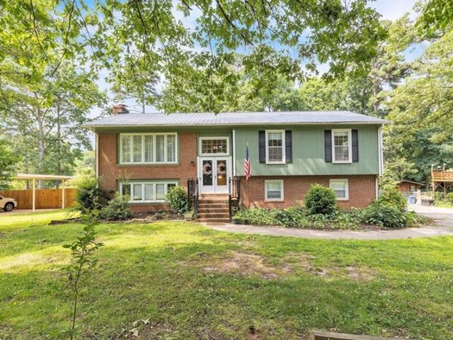 2712 Pebblebrook Dr, Sanford, NC 27330