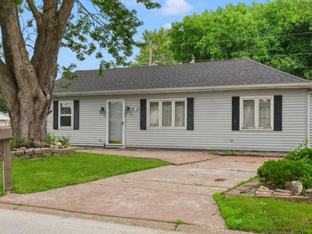 2712 W 67th St, Davenport, IA 52806