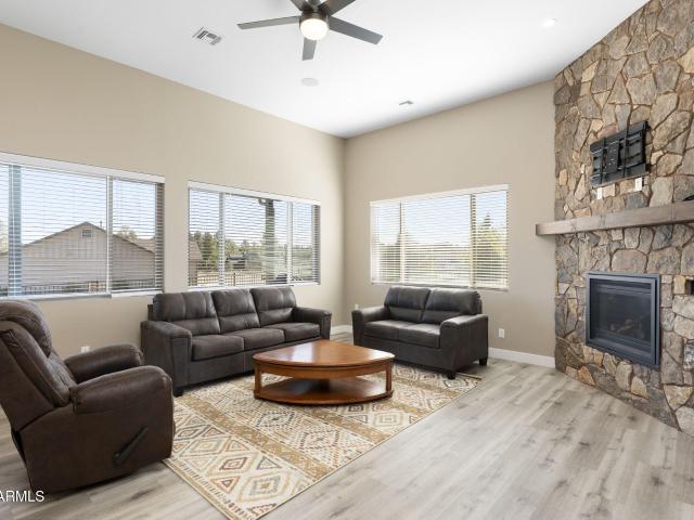 2712 w highland meadows drive