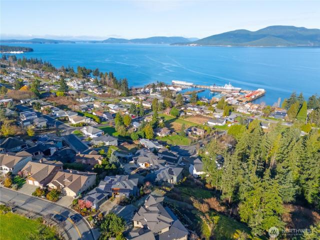 2712 17th St, Anacortes, WA 98221 | MLS #2479