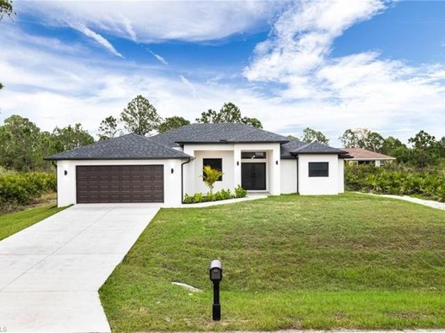 2712 40th St W, Lehigh Acres, FL 33971