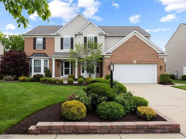 27130 Lynde Dr, Olmsted Township, OH 44138