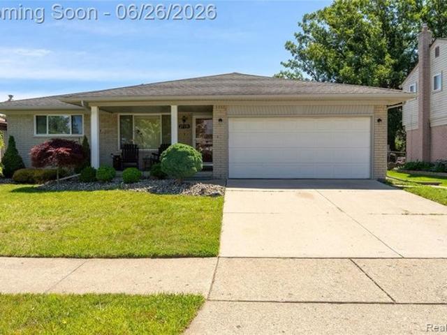 27131 Evelyn Ave, Brownstown Township, MI 48183