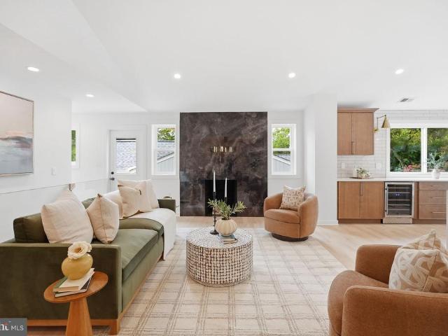 2713 Navarre Drive