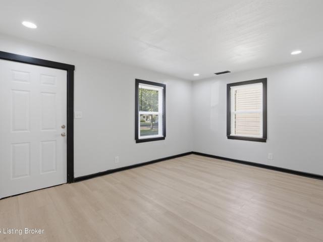 2713 Algonquin Pkwy