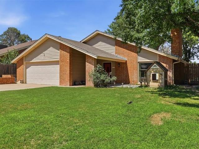 2713 Haystack Ln, Enid, OK 73703