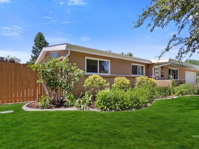 2713 S Laurelhurst Dr