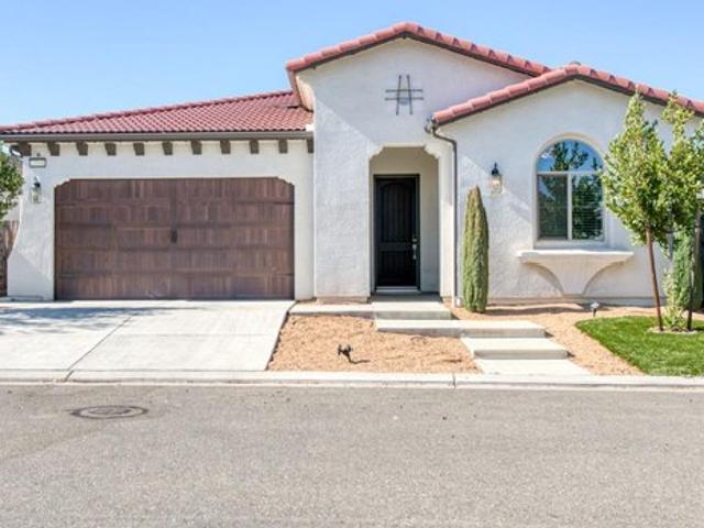 2713 Vermont Ave, Clovis, CA 93619