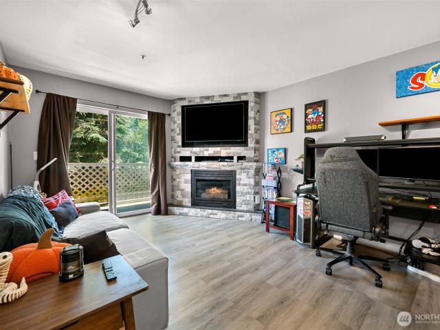 2713 W Maplewood Avenue # 211