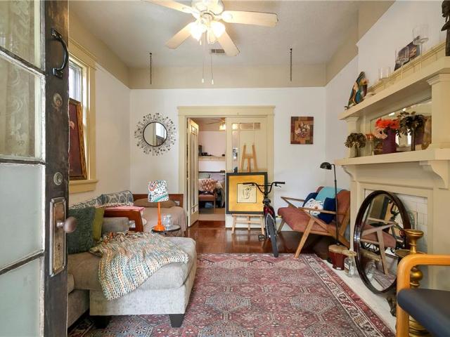 2713 15 Bruxelles Street