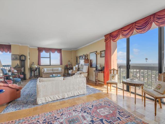 271 10 Grand Central Parkway 29V
