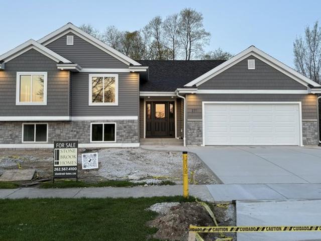 271 Cardinal Dr, Sullivan, WI 53178