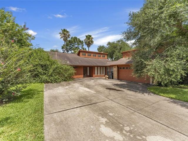 271 Amber Ln, League City, TX 77573