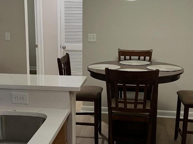 271 Alexandra Unit 7