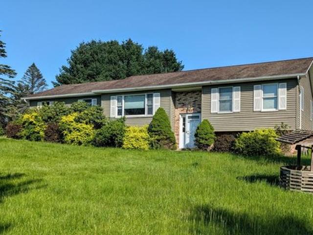 271 Bavarian Hill Rd, Beach Lake, PA 18405