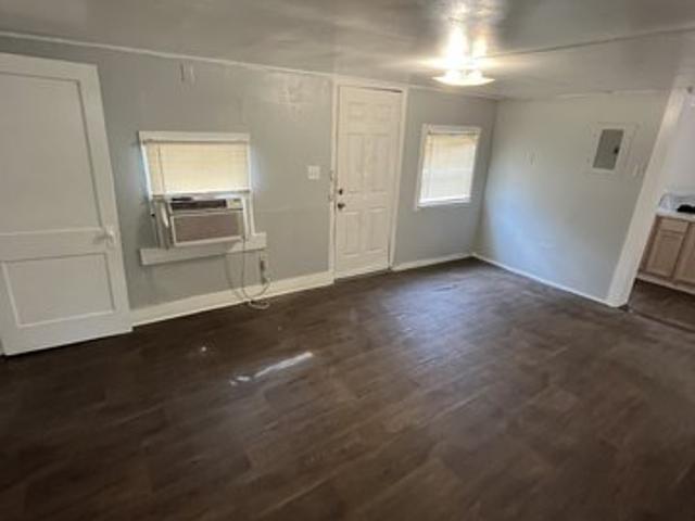 271 E Lambert St, San Antonio, TX 78204