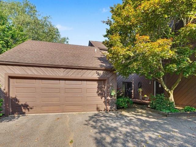 271 Fairway Ct Unit B, Plainwell, MI 49080