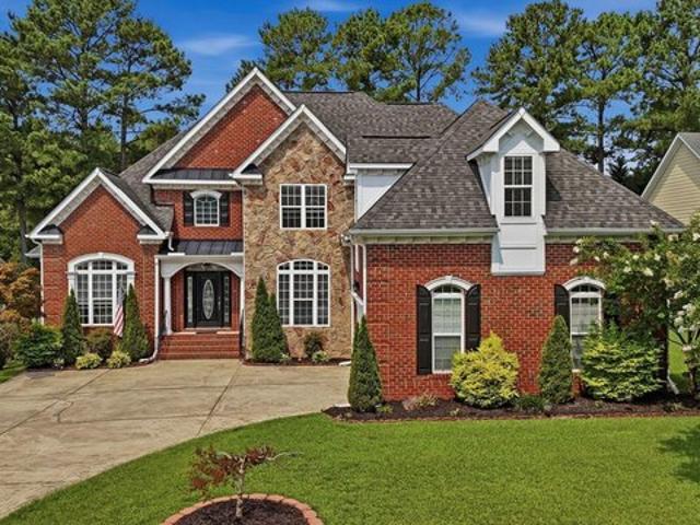 271 Falling Water Rd, Spring Lake, NC 28390