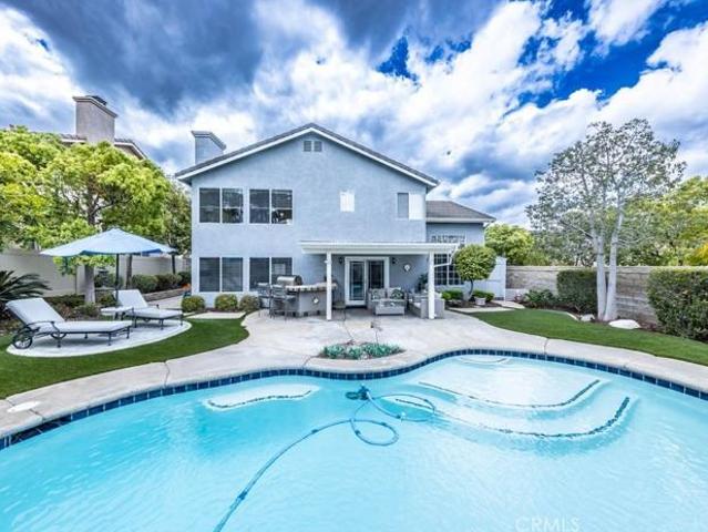 271 Matterhorn Dr, Corona, CA 92881