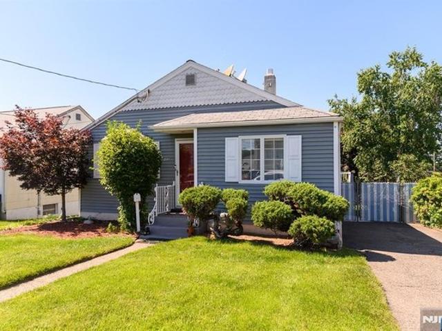 271 S Boulevard, Saddle Brook, NJ 07663
