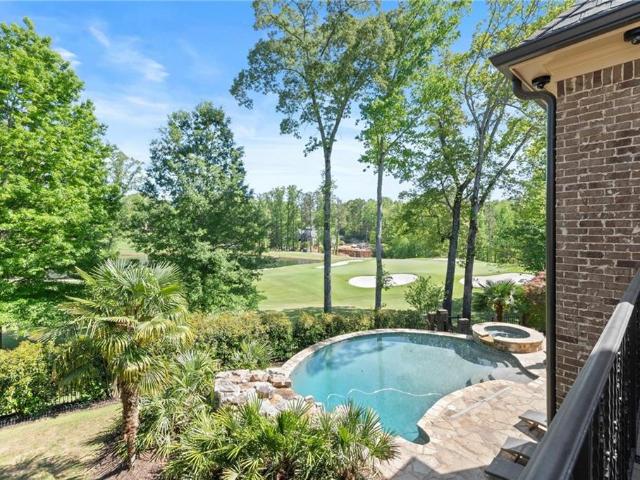 271 Pine Valley Drive SE