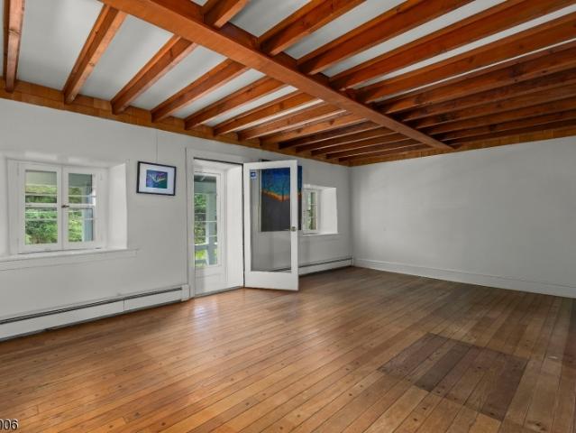 271 W Valley Brook Rd