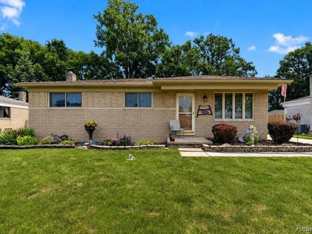 27241 Evelyn Ave, Brownstown Township, MI 48183