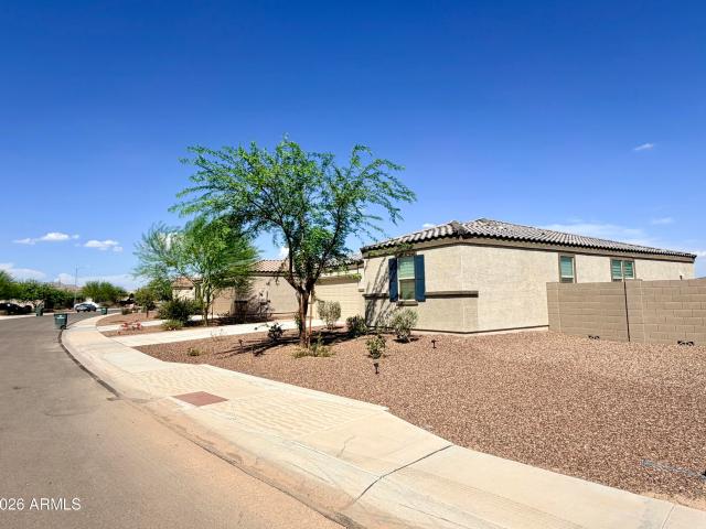 2724 n mulberry place
