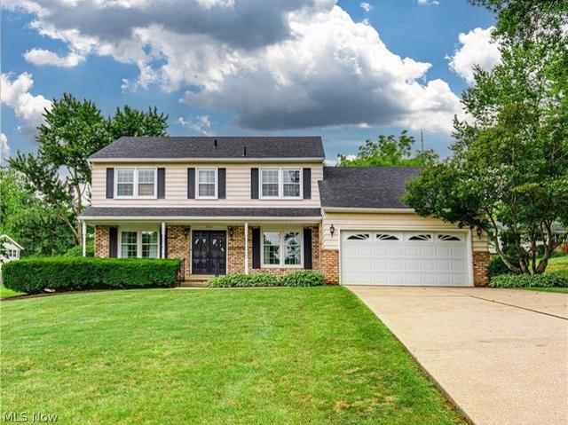 2724 Olentangy Dr, Akron, OH 44333