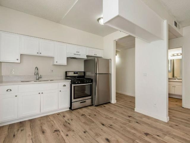 2724 Abbot Kinney Blvd. Studio Apartment for Rent at 2724 Abbot Kinney Blvd, Los Angeles, CA 90291 Venice
