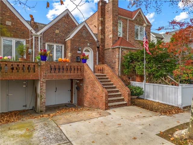 2724 East 27th Street