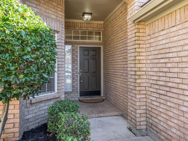 2724 Lakehollow Lane