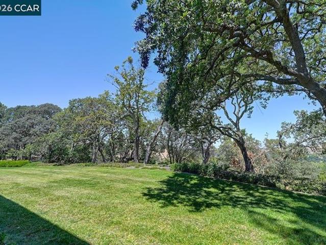 2724 Ptarmigan Dr Apt 8, Walnut Creek, CA 94595