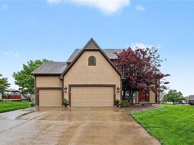 2724 SW Monarch Dr, Lee's Summit, MO 64082