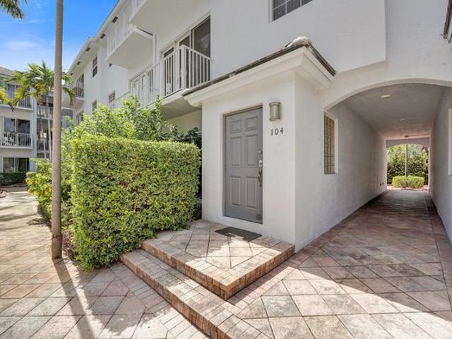 2725 NE 8th Ave Apt 104, Wilton Manors, FL 33334