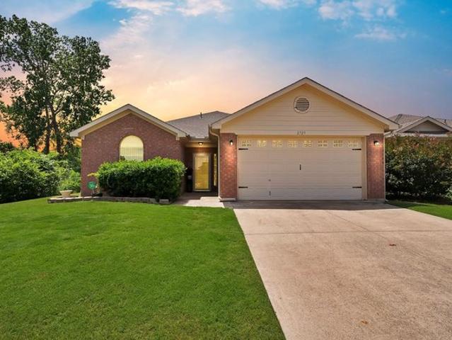 2725 Ensenada Ln, Fort Worth, TX 76108